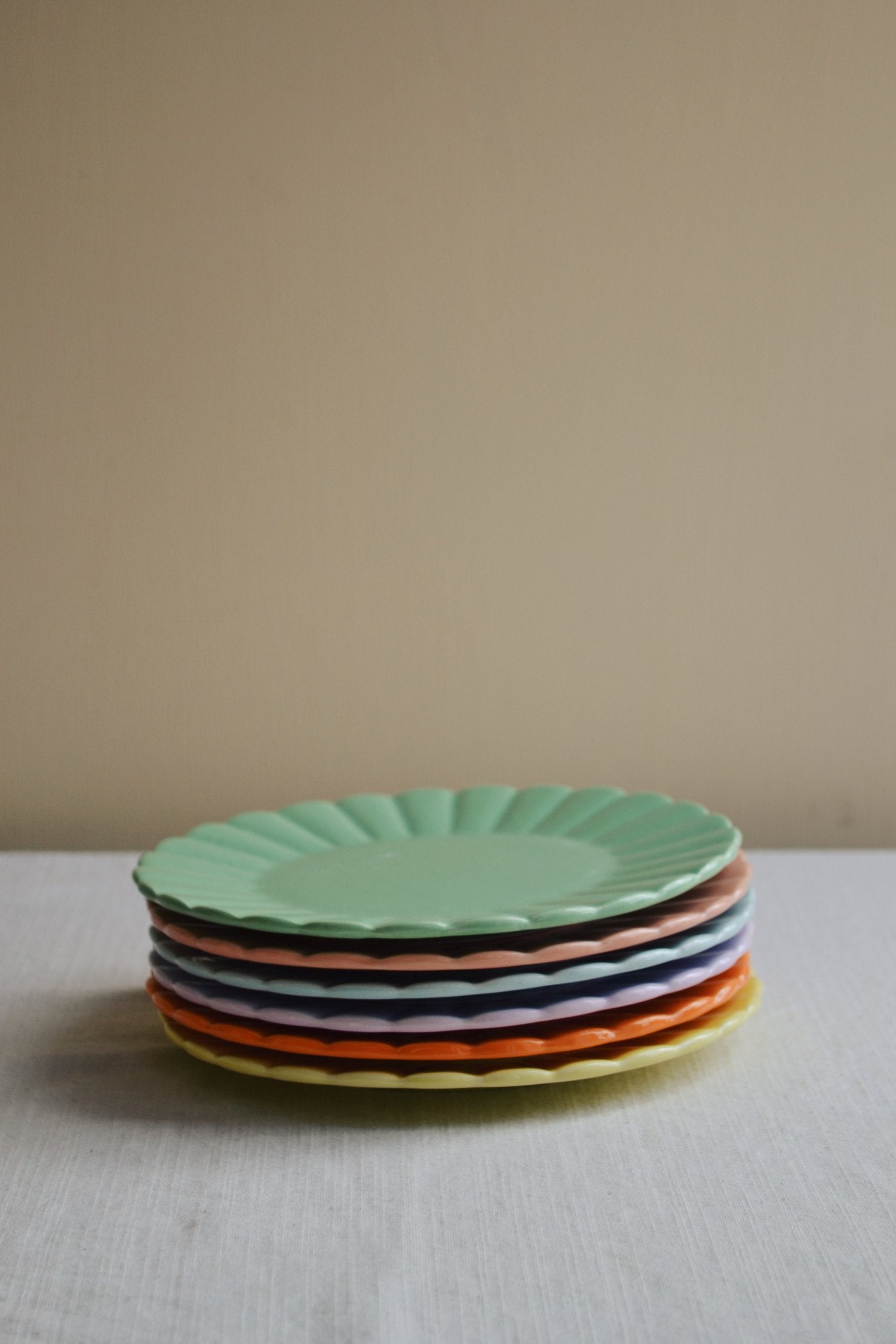 Scalloped Small Plate - Six Colours Available – Spicer and Wood